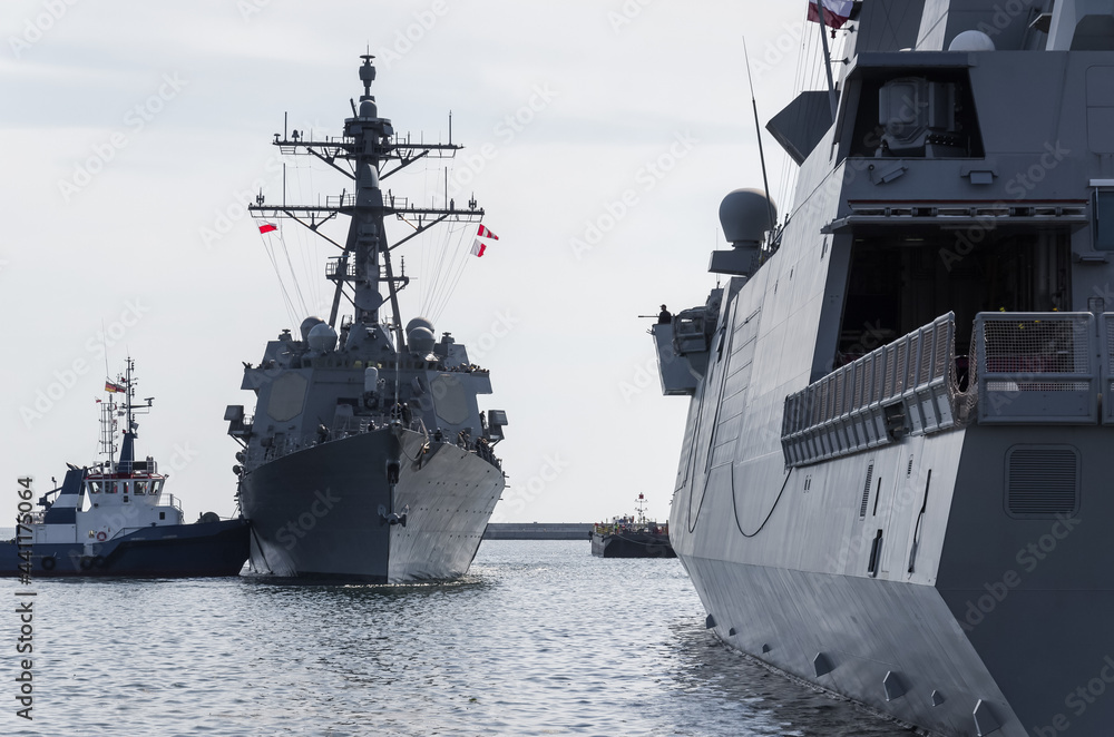 WARSHIPS - An Italian frigate and an American destroyer moored at a ...