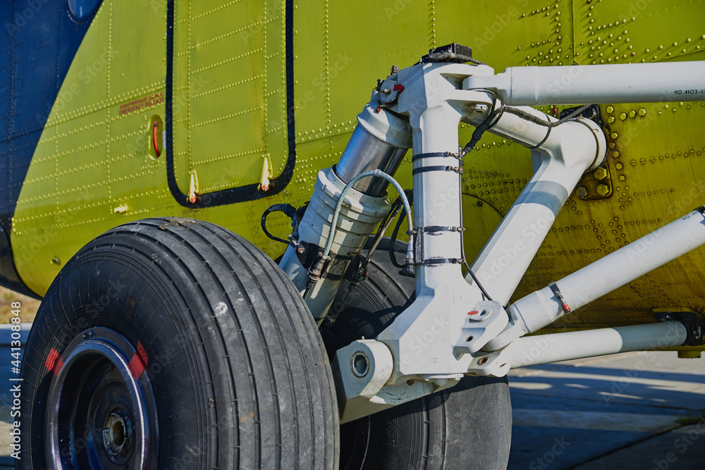 Helicopter landing gear with aircraft thrust pad. Landing gear of ...