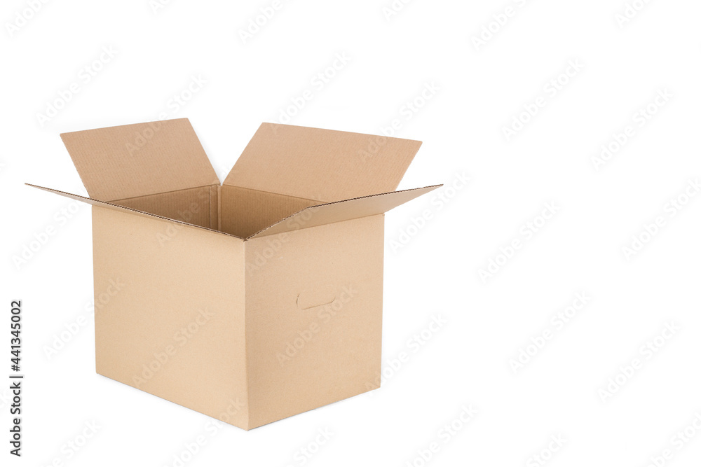 Caja de cartón abierta para embalaje y entrega sobre un fondo blanco ...