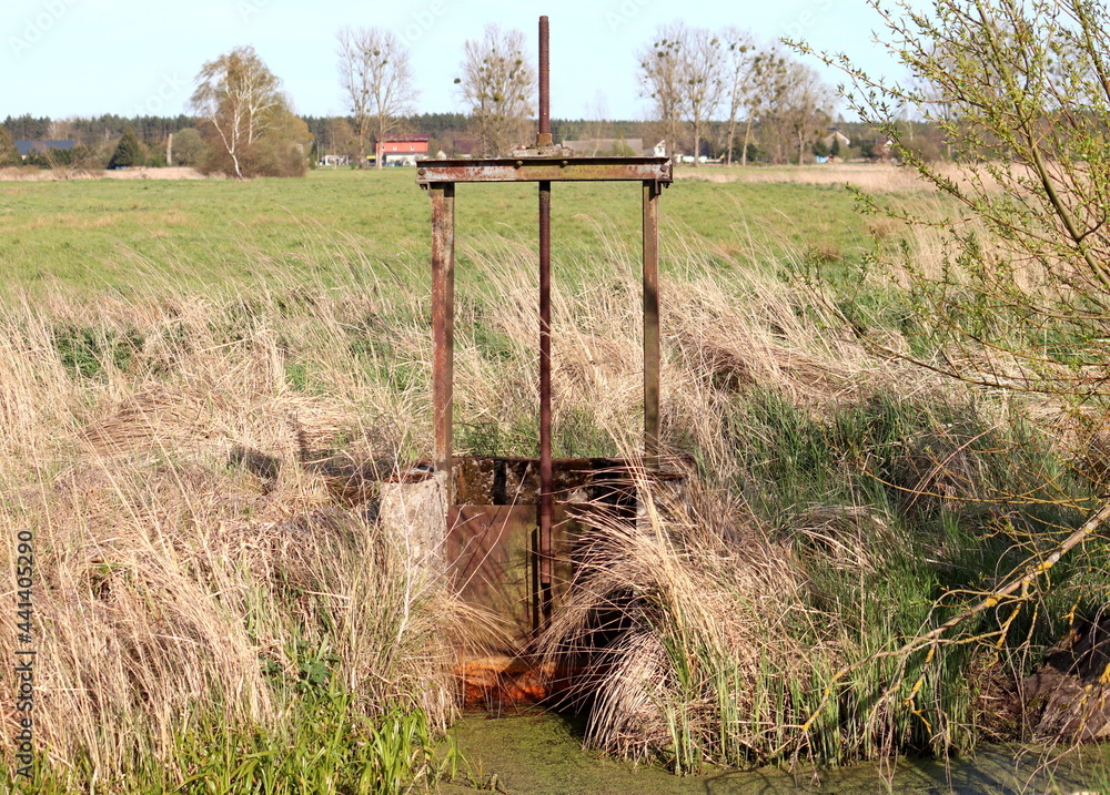 dam-old water damper used to accumulate and stop water flowing from ...