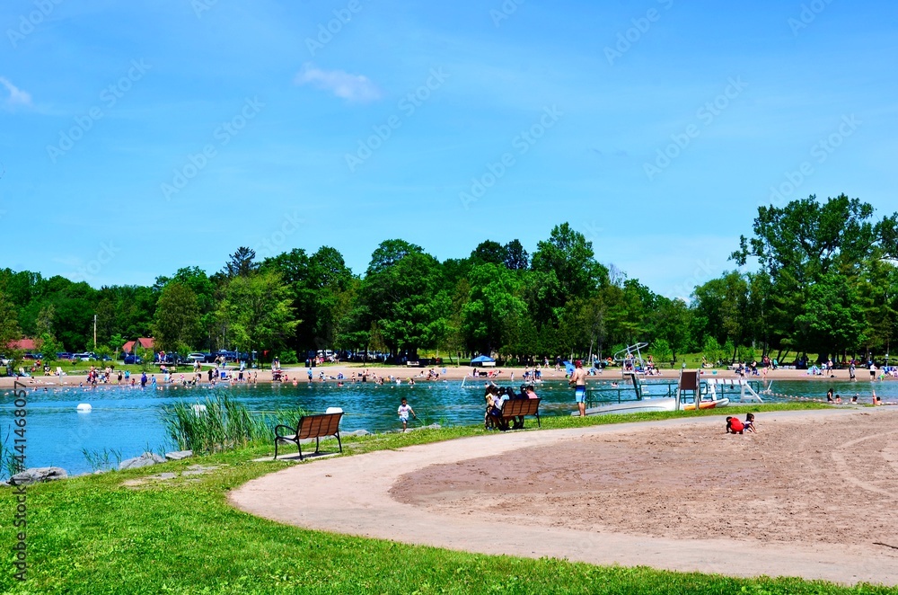Fotografia do Stock: Sandy swimming beach on the Green Lake in New York ...