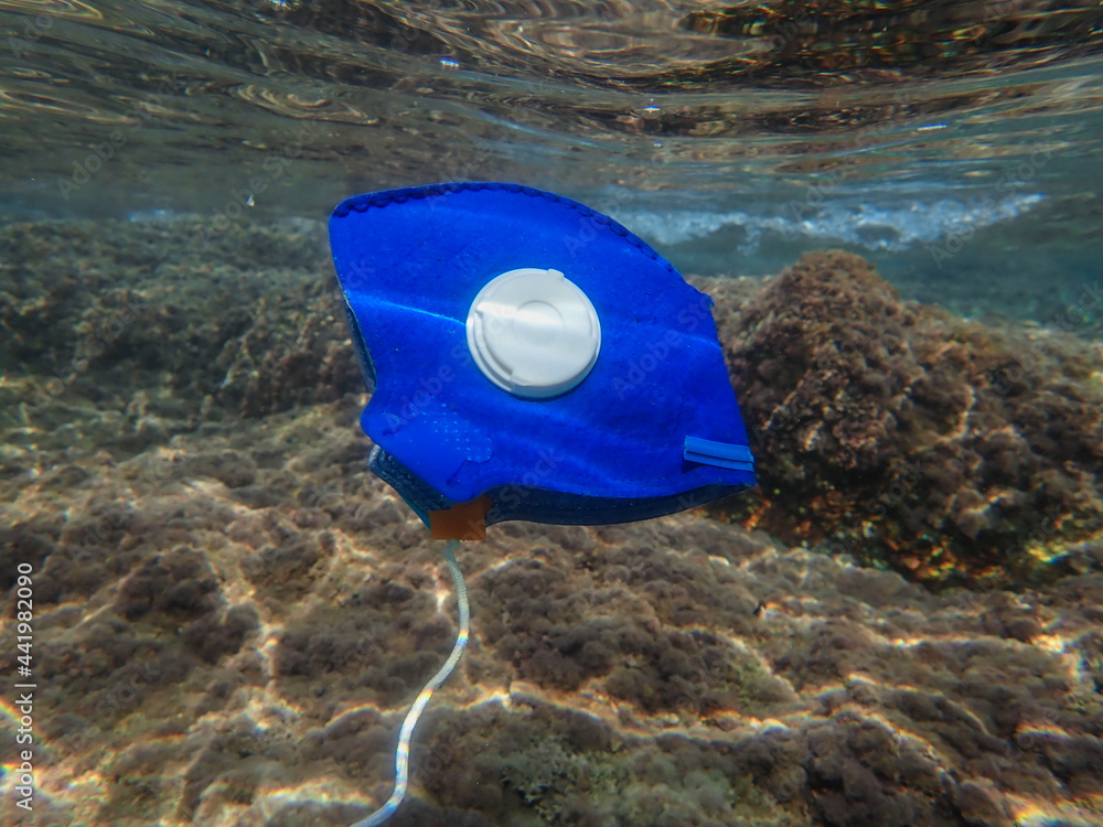 Underwater pollution, Disposable surgical face mask underwater, plastic ...