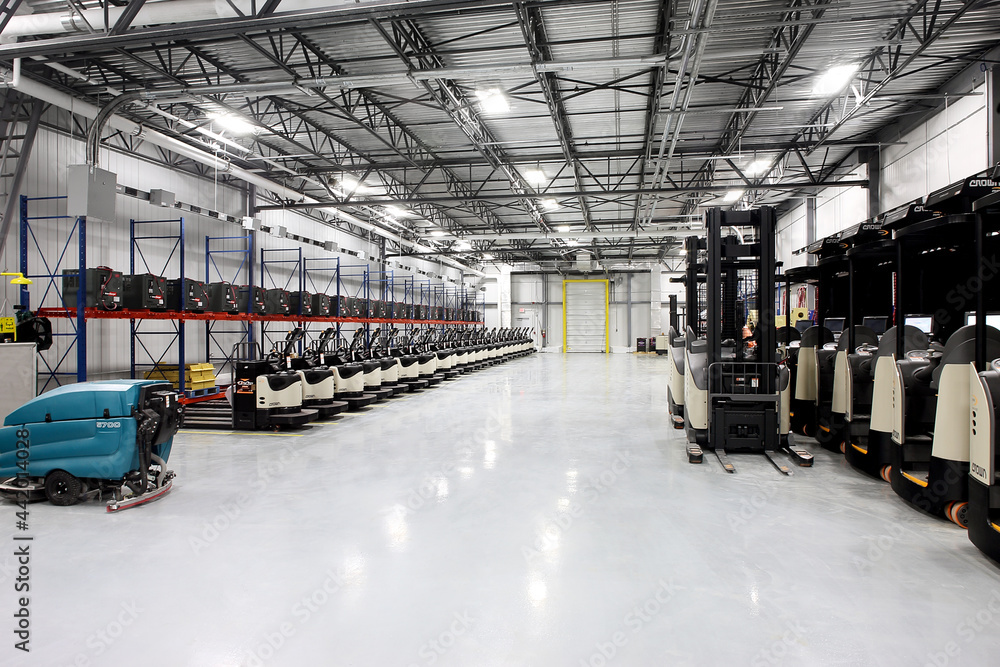 Interior of warehouse industrial building with rows of forklifts Stock ...