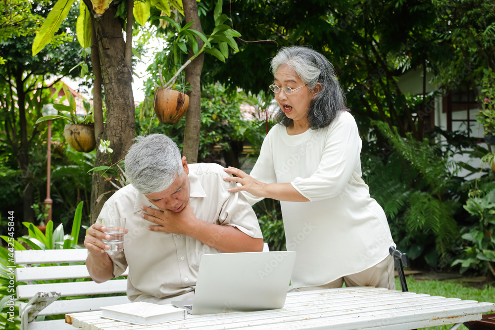 Elderly Asian men are choking on drinking water. Tight, suffocating in ...