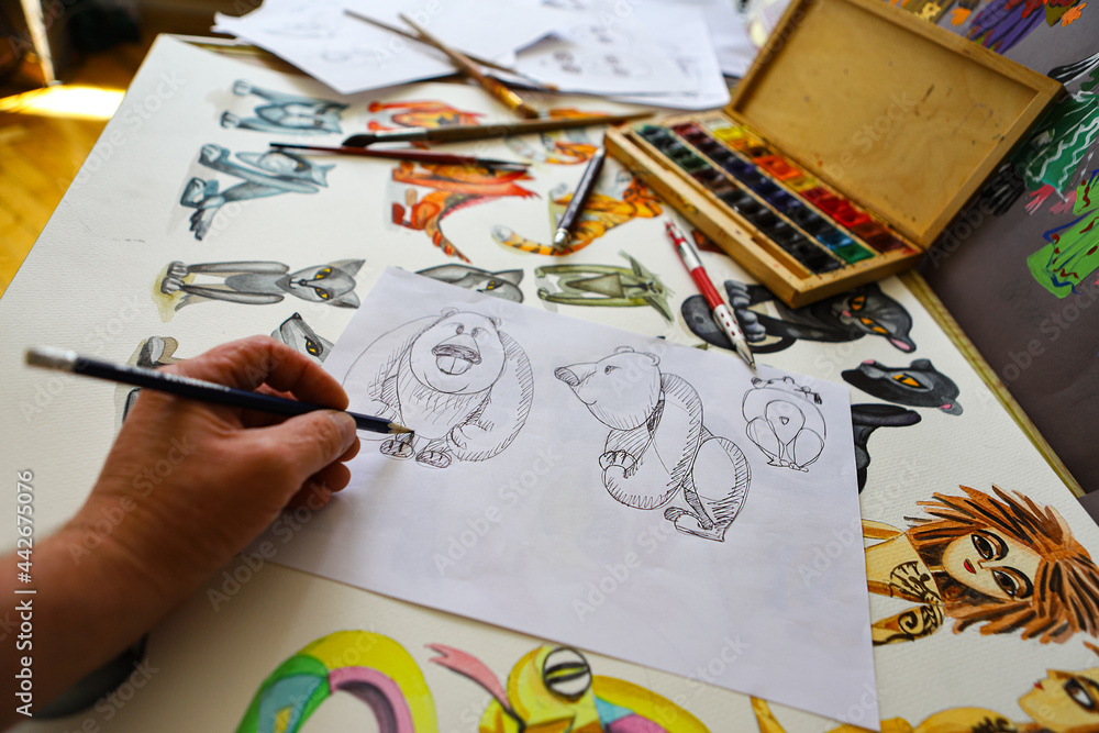 The animator draws with a pencil and draws characters from cartoons ...