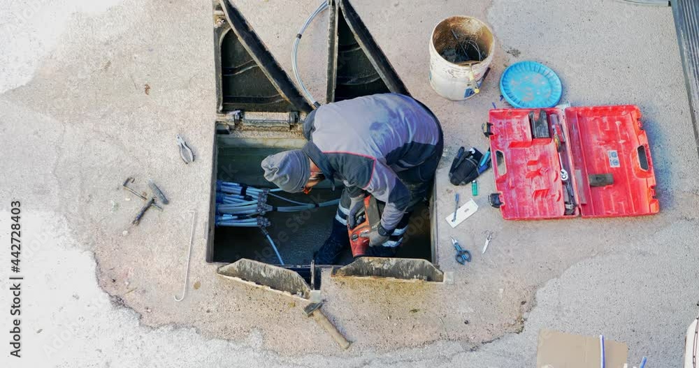 Worker made a break-in with an electric demolition hammer in the ...
