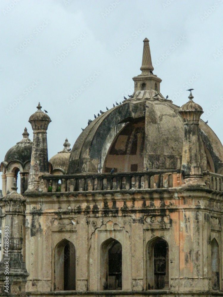 British Cemetery (Surat) The tombs in English, Dutch and Armenian ...