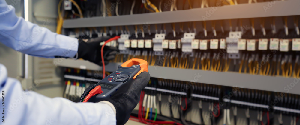 Electricity and electrical maintenance service, Engineer use meter ...