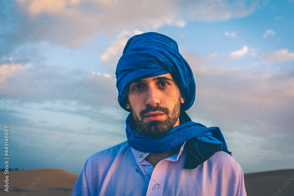 Berber man wearing traditional tuareg clothes in the Sahara Desert at ...