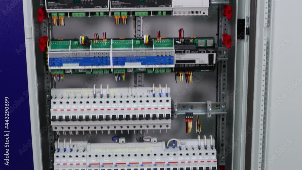Installation of an electrical panel with difautomatics and automatic ...