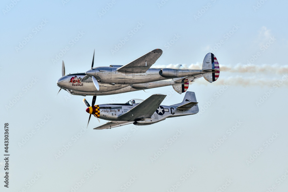 Foto de Leszno, Poland - June, 19, 2021: The P-38 Lightning and P-51 ...
