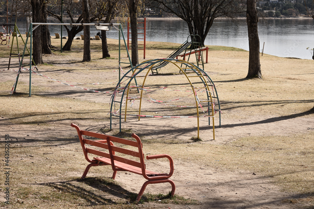 Parque público infantil abandonado por pandemia Stock Photo | Adobe Stock
