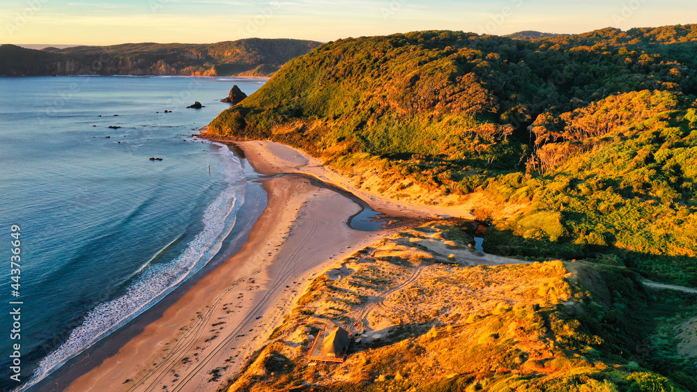 Playa, dunas, atardecer, corral, caballos y mar Stock Photo | Adobe Stock