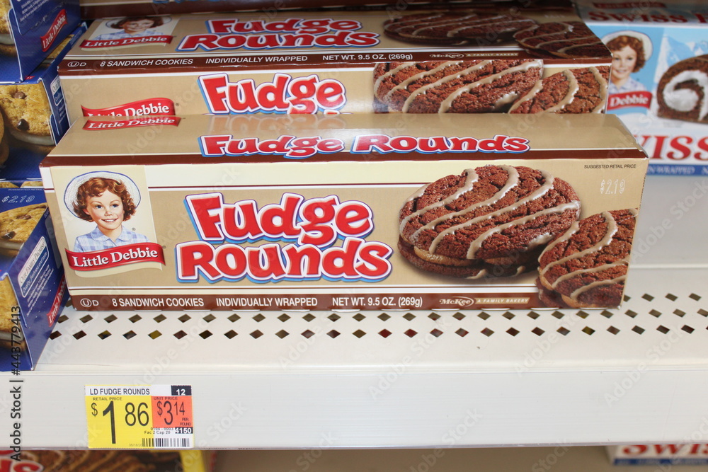 Little Debbie Fudge Rounds on a metal shelf shot closeup at a Walmart ...
