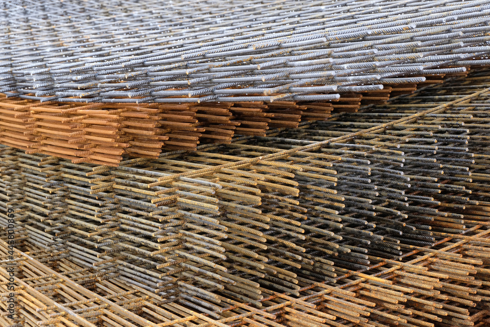Ferraillages pour béton armé empilés en gros plan Stock Photo | Adobe Stock