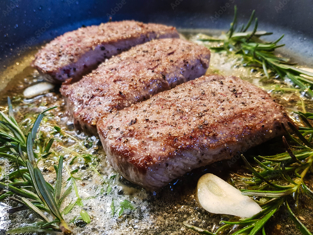 Lammlachs mit Rosmarin und Knoblauch Stock Photo | Adobe Stock