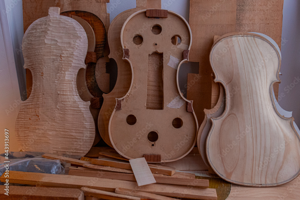 Foto de Molds and part of body shape of violin in construction do Stock ...
