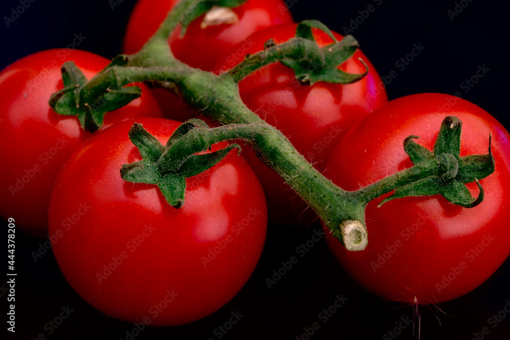 Crisp and sweet Holland cherry tomatoes. This Petit cherry tomatoes ...