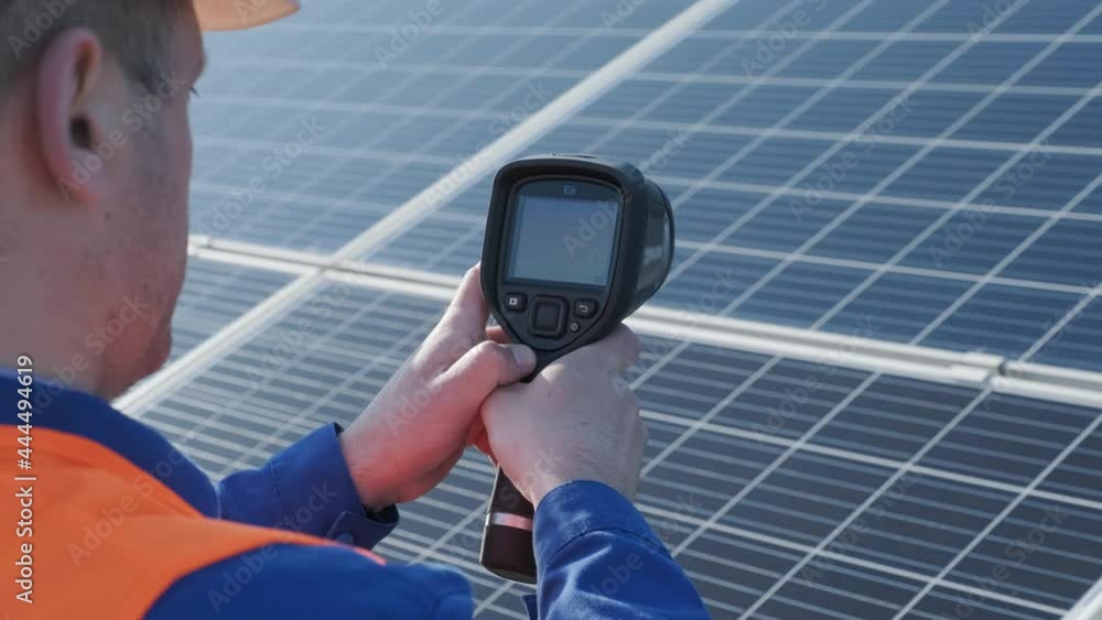 Inspector examination of photovoltaic modules using a thermal imaging ...