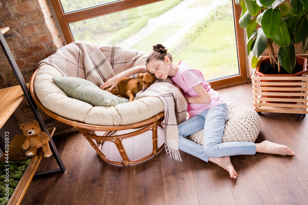 Foto de Portrait of attractive dreamy kind sweet preteen girl resting ...