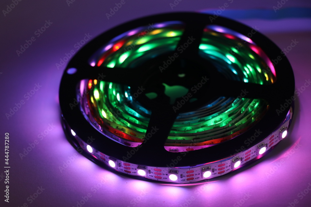 Foto de Smart LED strip lights with variable colors in a spool or reel ...