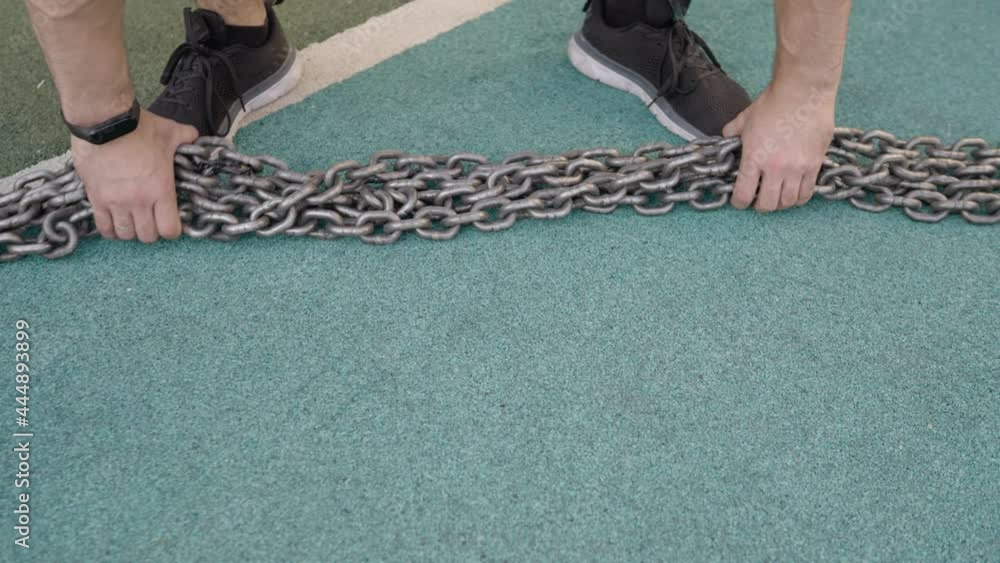 Chain to increase the load on the athlete's neck. Male bodybuilder with ...