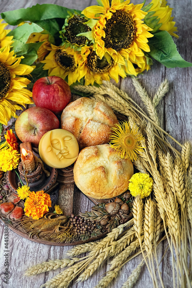 Wiccan Altar for Lammas, Lughnasadh pagan holiday. wheel of the year ...