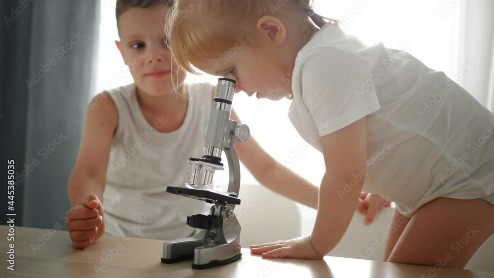 Vidéo Stock Child baby caucasian little boy scientist biologist ...