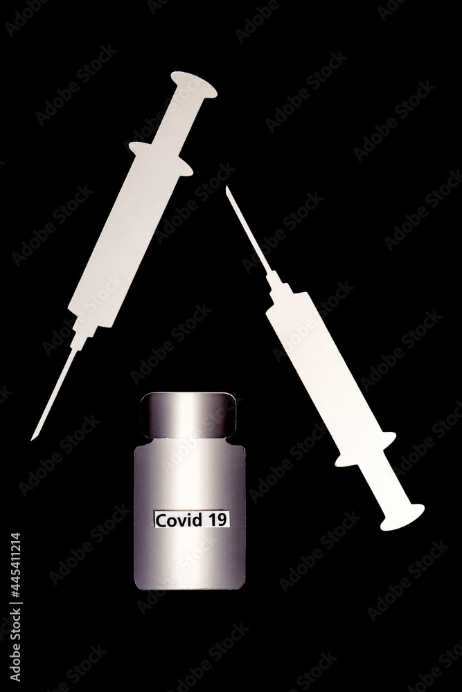 2D paper cutouts of blank syringes and bottle of vaccine Stock Photo ...