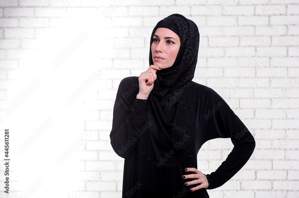 Young arabic woman dressed traditional arabic dress poses indoor Stock ...