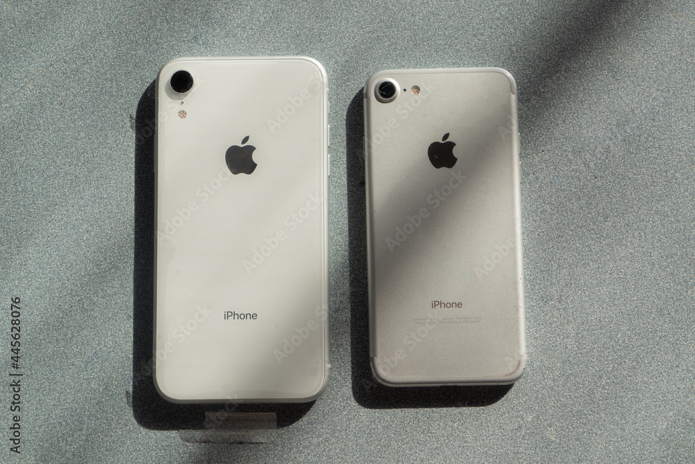 Physical size dimension comparison of new model iPhone XR and older ...