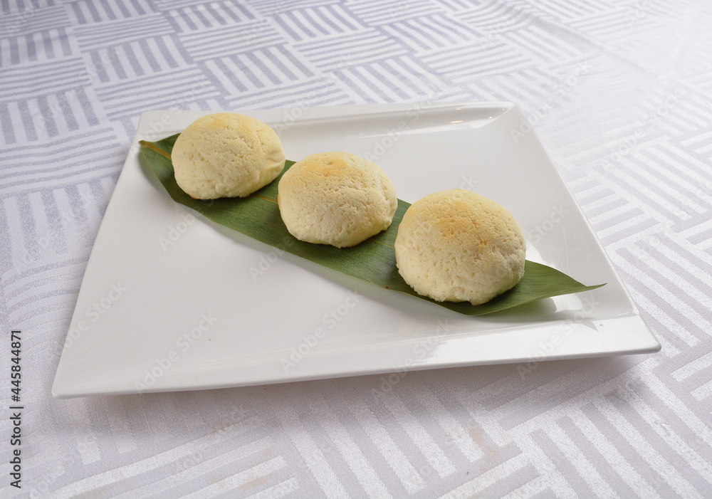 baked crispy skin bolo bun bread with stir fried chicken and mushroom ...