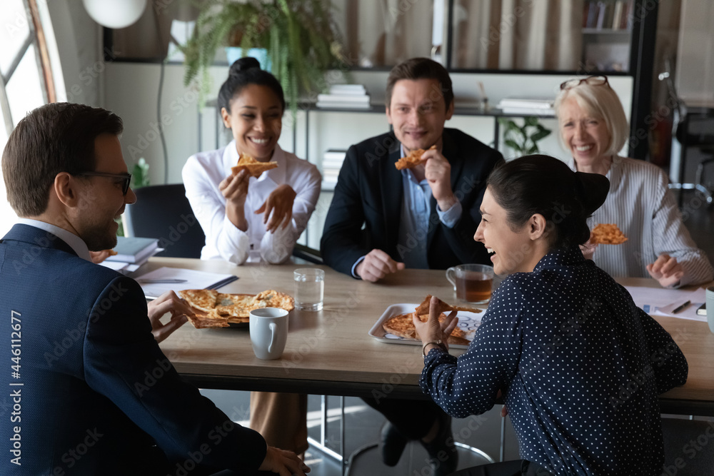 Foto De Happy Diverse Coworkers Enjoying Pizza Party At Office Meeting