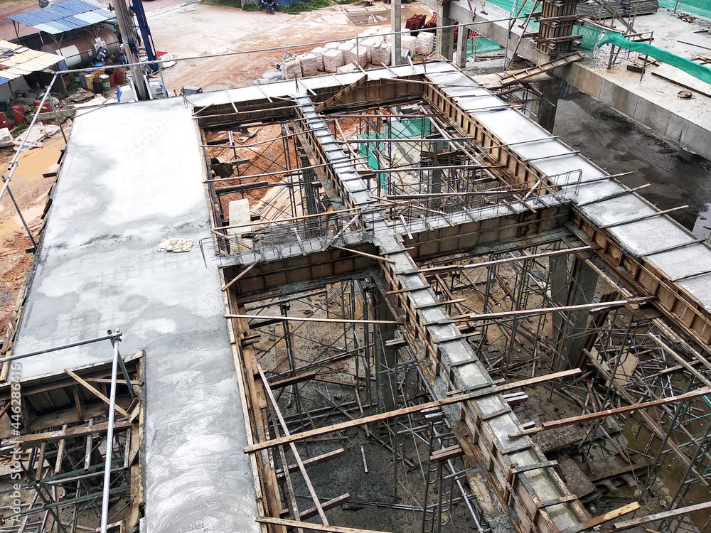 Foto de PENANG, MALAYSIA -MAY 3, 2020: Structural work is underway at ...