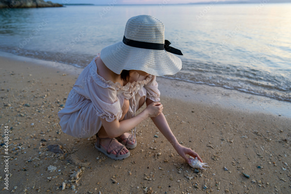 A young Japanese woman in her twenties, wearing a pink off-shoulder ...