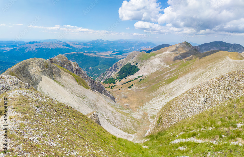 Monte Bove in Ussita (Italy) - The landscape summit of Mount Bove, nord ...