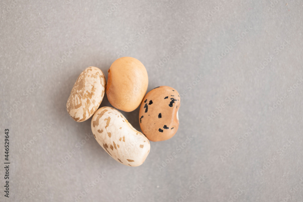granos variados de frijol bayo Stock Photo | Adobe Stock