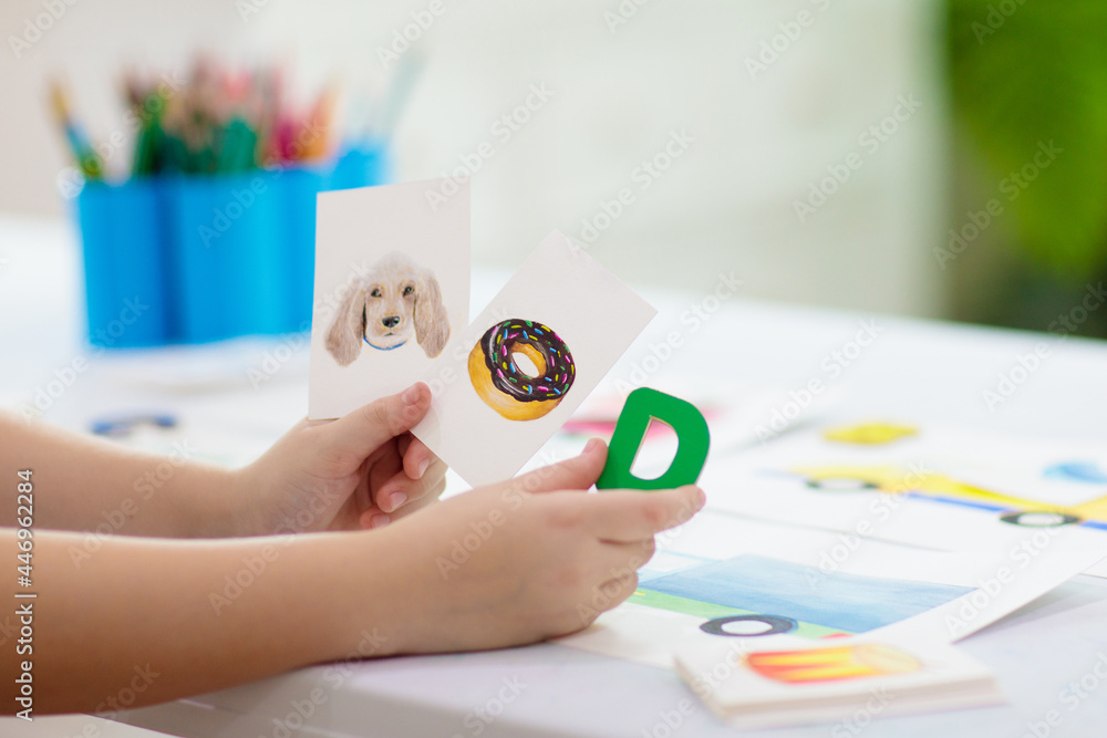 Kid learning to read. Phonics flash cards. Stock Photo | Adobe Stock