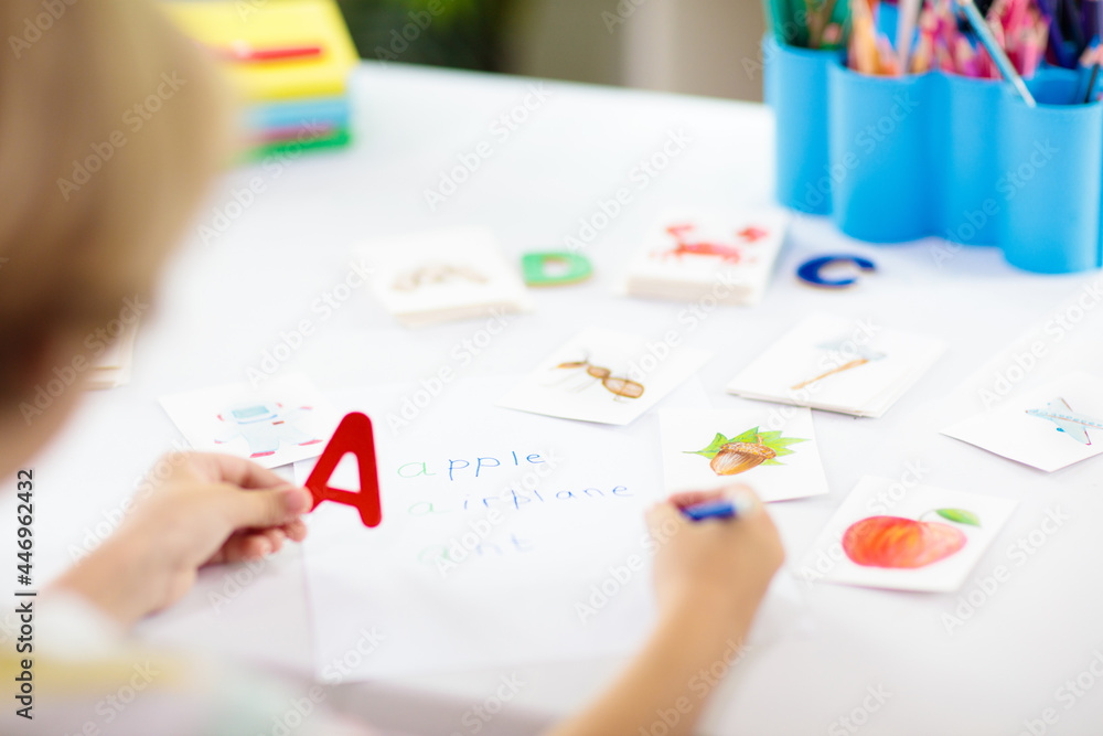 Kid learning to read. Phonics flash cards. Stock Photo | Adobe Stock