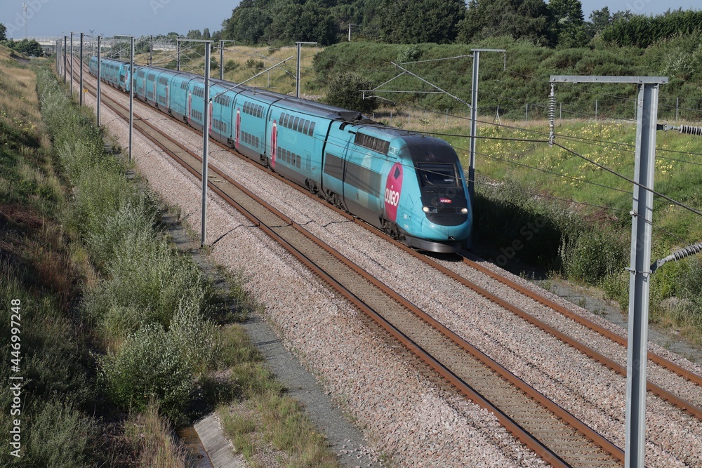2021.07.24 Passage d’un TGV OUIGO de la SNCF sur la LGV SEA Stock Photo | Adobe Stock