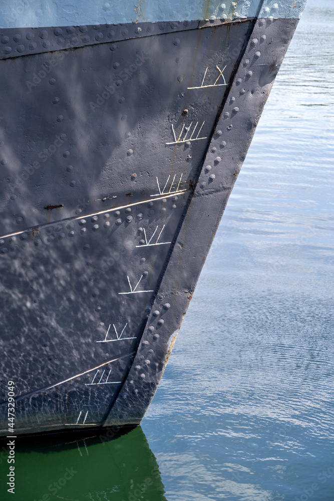 imperial draft marks on the bow of an old ship with reveted hull Stock ...
