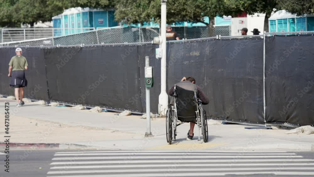 This video shows a rear view of a man missing a leg crossing the street ...