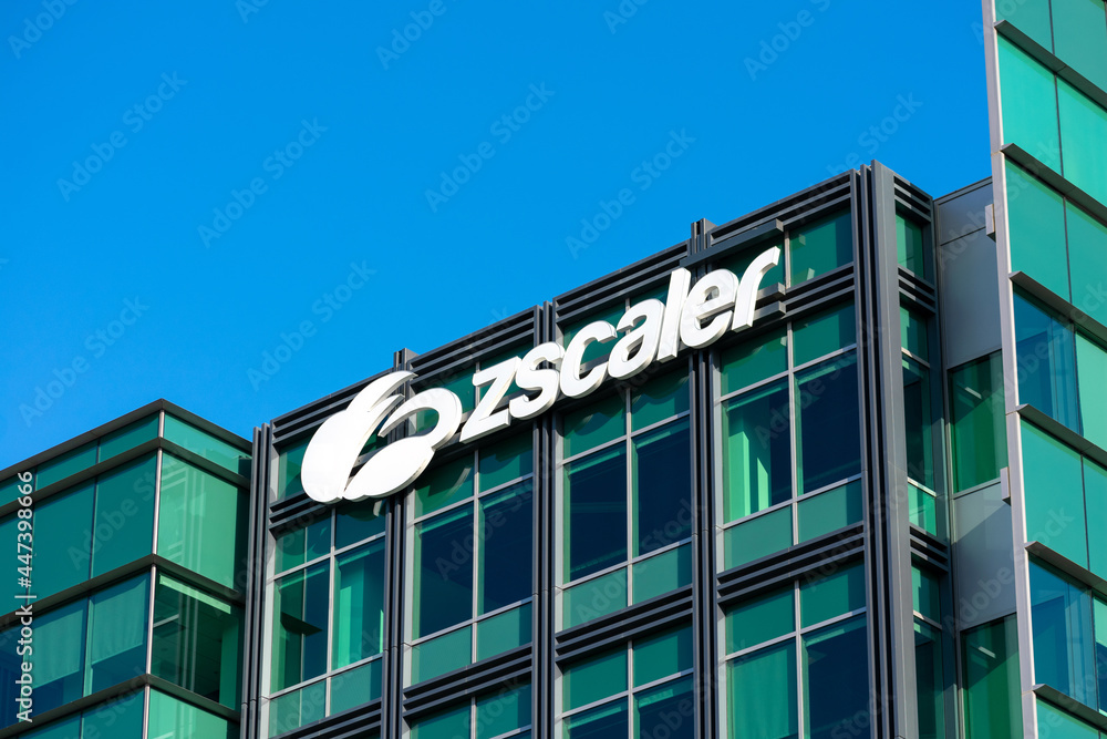 Foto de Zscaler logo sign on HQ campus building in Silicon Valley ...