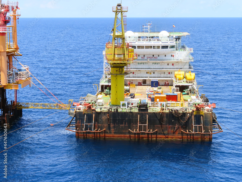 Fotografia do Stock: A typical Offshore Accommodation and Work Barge in ...