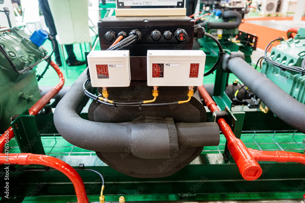 Screw compressor with motor for efficiency in high-performance liquid ...