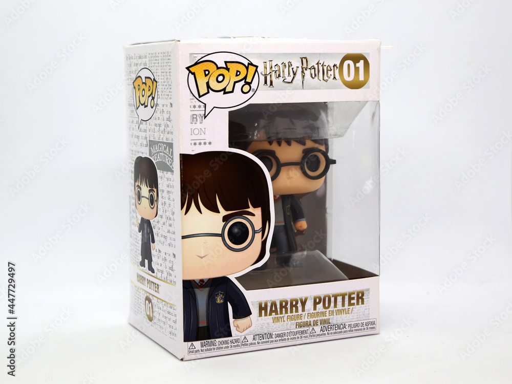 Funko Pop Harry Potter packaging box 01. Harry Potter in his Hogwarts ...