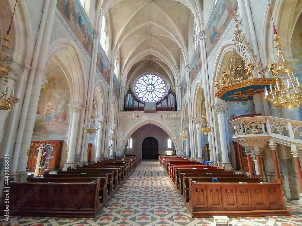 Beautiful interior of Church of the Sacred Heart of Jesus (Herz Jesu ...
