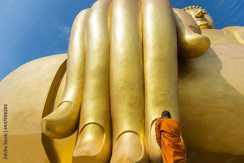 Thai Buddha worship at Wat Ang Thong, Thailand, with the huge Thai ...