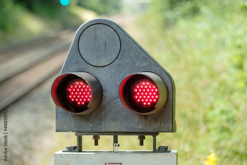 Foto de Twin lens LED position light signal in use on British railway ...