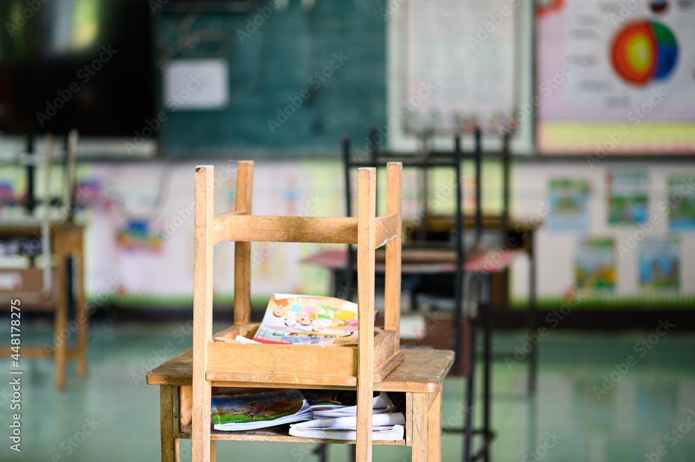 Back to school concept. School empty classroom, Lecture room with desks ...